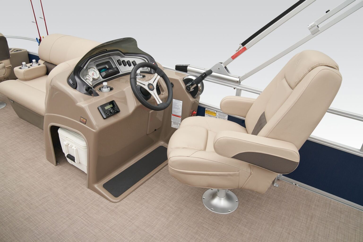 サントラッカー FISHIN' BARGE 20DLX | ポンツーンボート | パーティーボート | プレジャーボート | バスボートジャパン